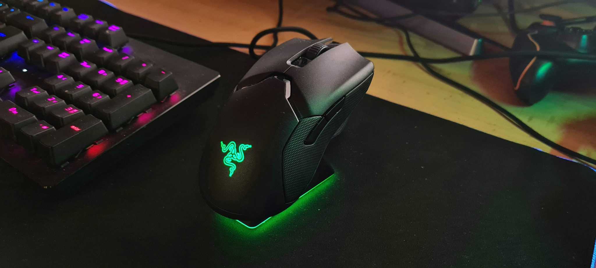 Quantos botões tinha o primeiro rato para PC? Era feito de plástico?