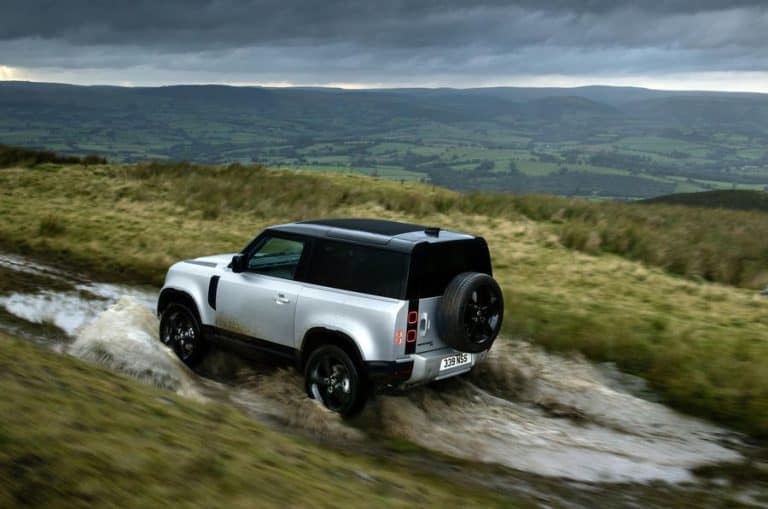 Land Rover Defender P400e - Nova variante PHEV tem 398 cavalos - Leak