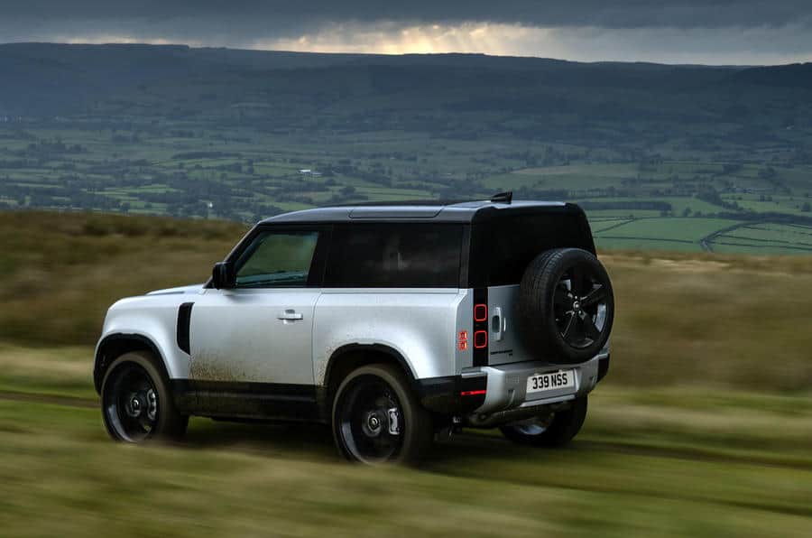 Land Rover Defender P400e - Nova variante PHEV tem 398 cavalos - Leak