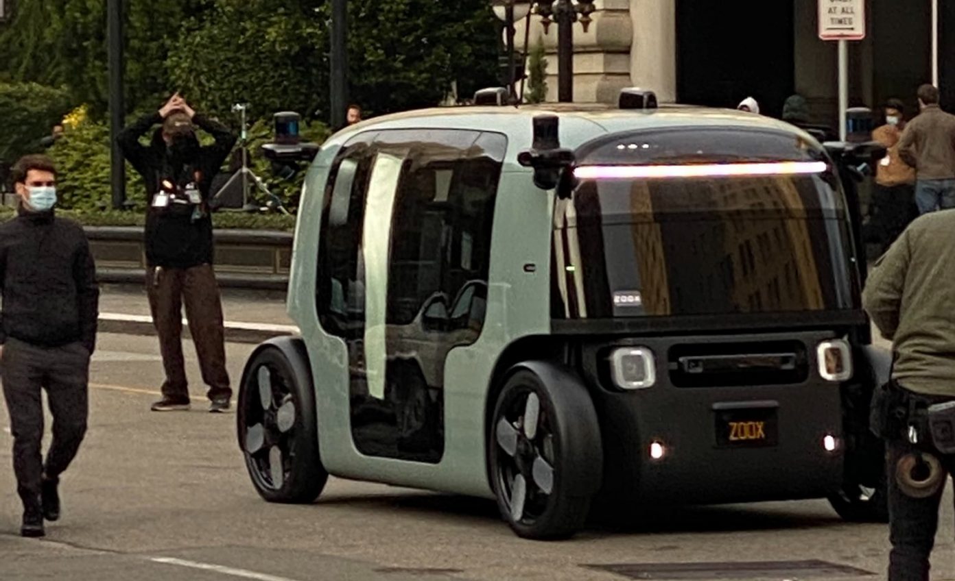 Amazon lança robô taxi que já circula e atinge 120 km/hora | Leak