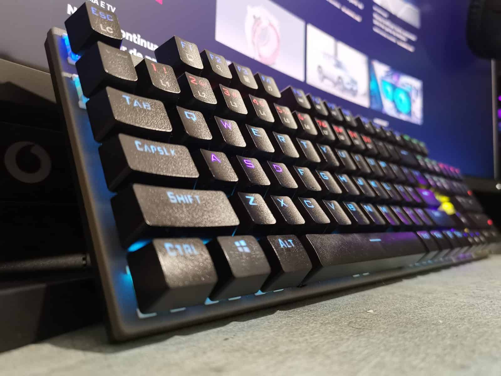 (Análise) KFA2 STL-03: Um teclado mecânico amigo da carteira - Leak