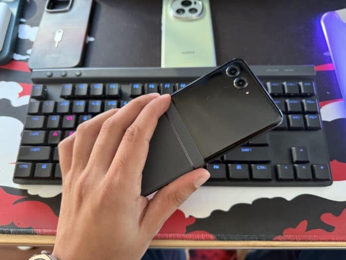 (Mini-Review) Motorola RAZR 50: Finalmente de volta! | Leak