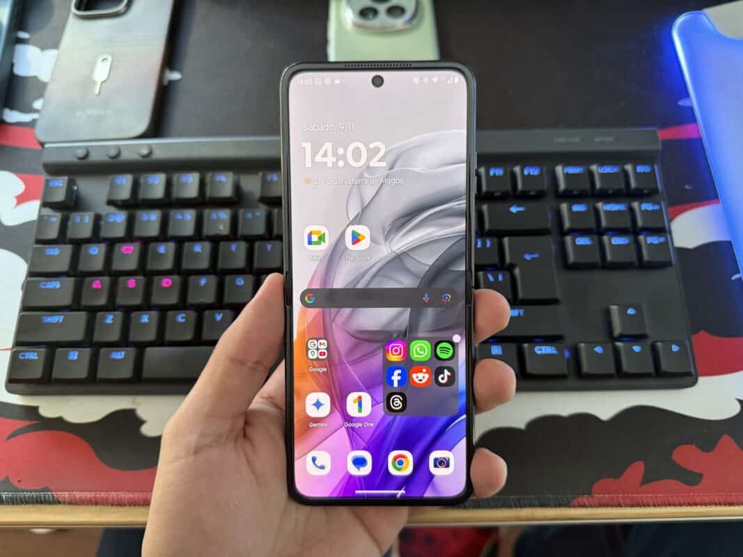 (Mini-Review) Motorola RAZR 50: Finalmente de volta! | Leak