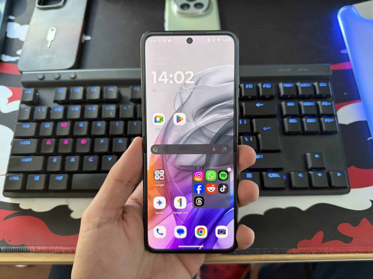 (Mini-Review) Motorola RAZR 50: Finalmente de volta! | Leak