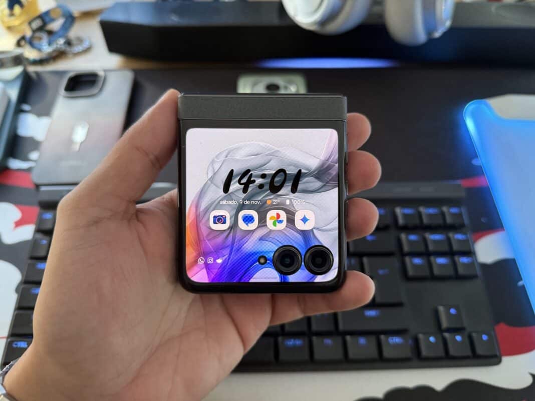 (Mini-Review) Motorola RAZR 50: Finalmente de volta! | Leak