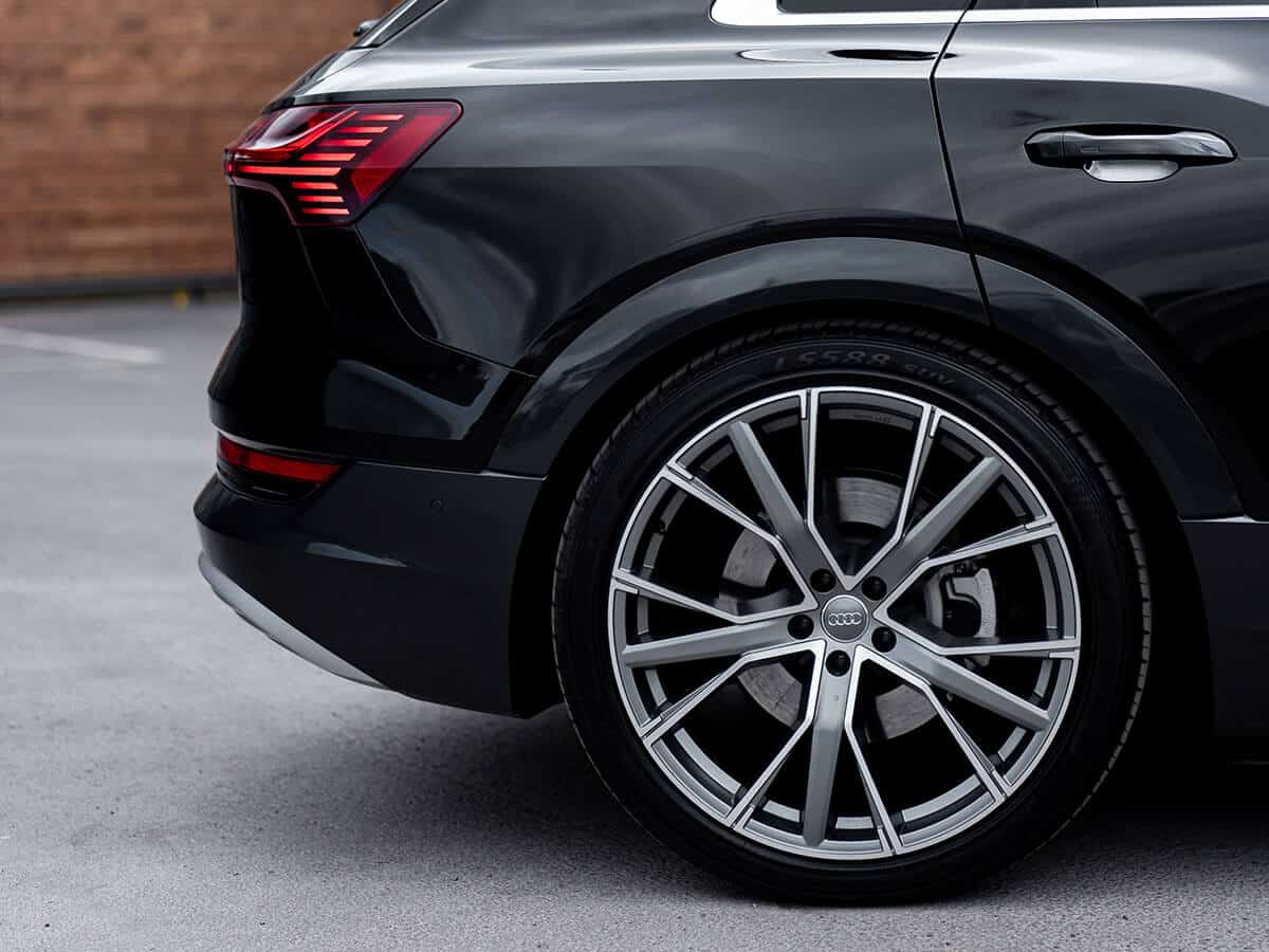 The Guggenheim Curator Who Helped Popularize Pop Art | Leak